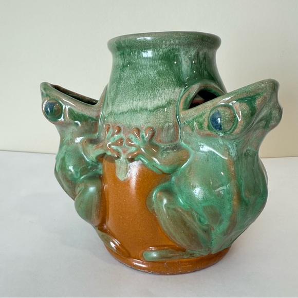 Art | Vintage Stoneware Pottery Triple Frog Strawberry Pot Made In ...